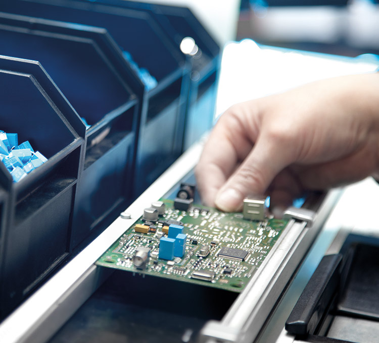 Werkerassistenz in der Elektronikfertigung | Referenz - iSAX